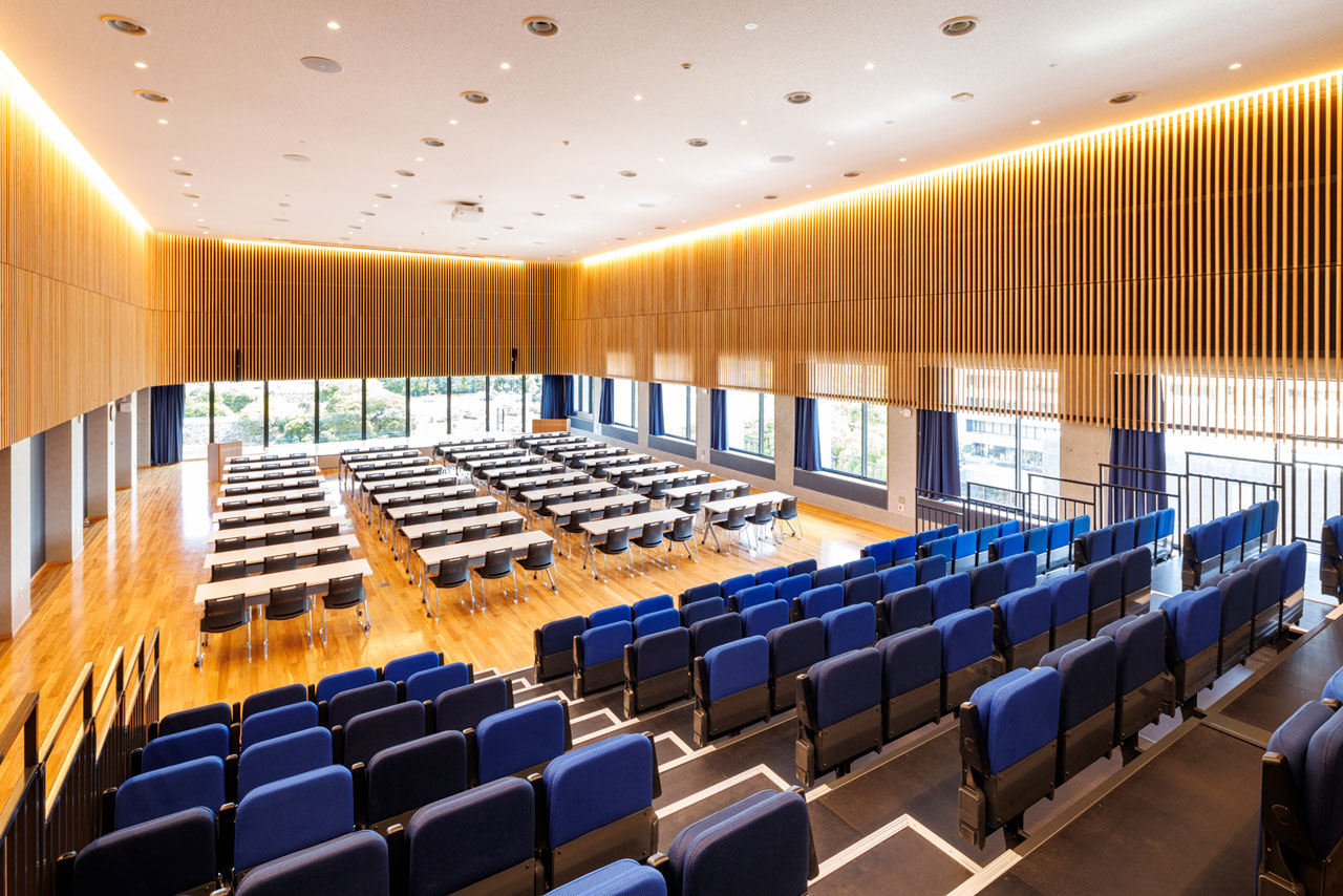 大分市荷揚複合公共施設 多目的大会議室｜コトブキシーティング株式会社