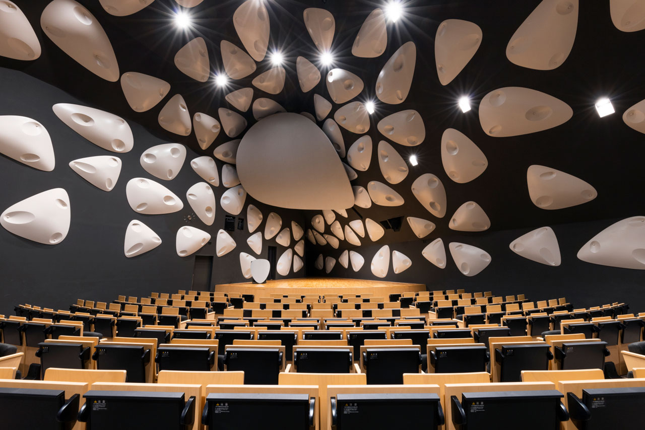 学校法人豊昭学園 6号館ラーニングセンター Connection Hall｜コトブキシーティング株式会社