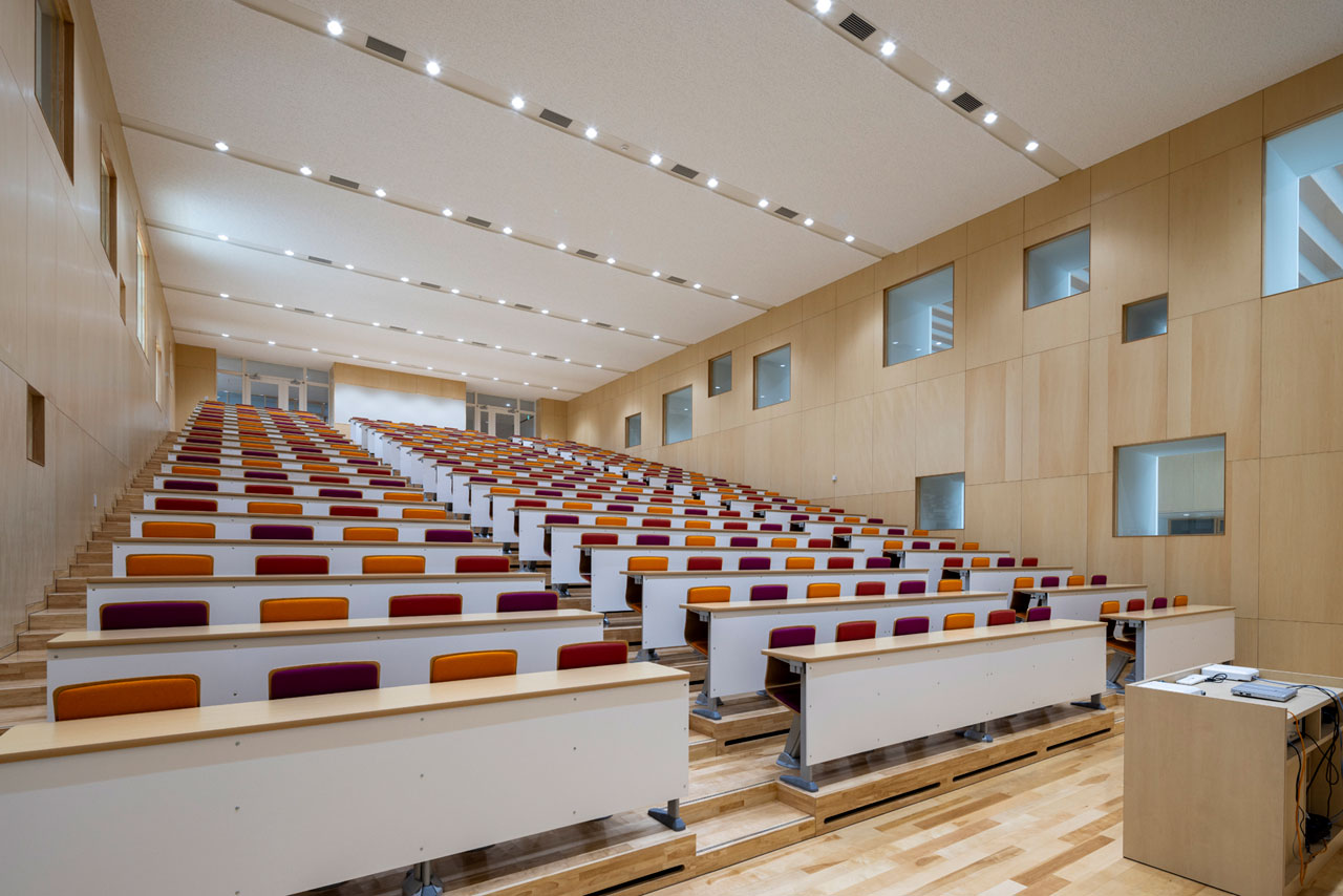 Grand Lecture Hall, Yasuda Girls' Junior & Senior High School｜KOTOBUKI ...