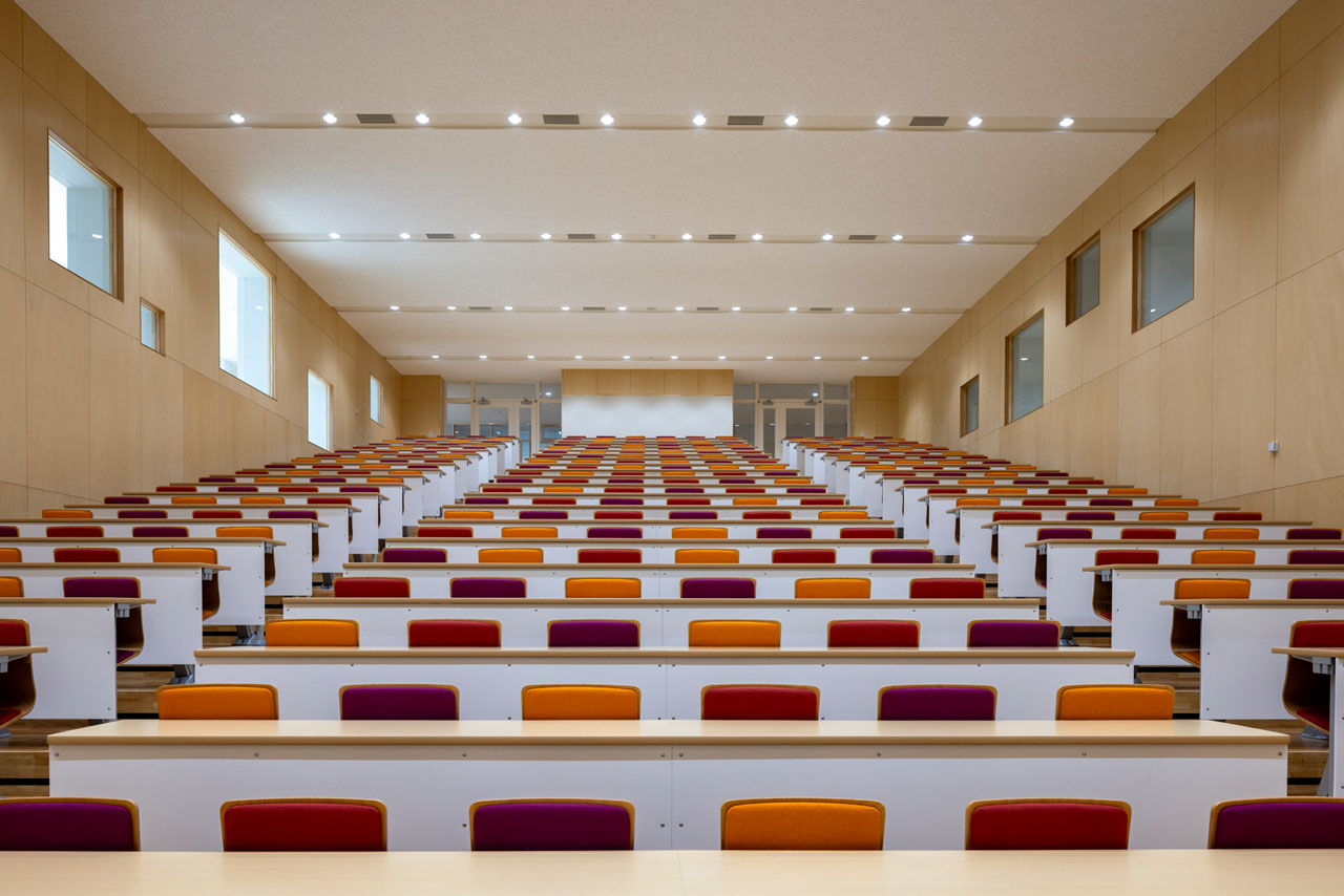 Grand Lecture Hall, Yasuda Girls' Junior & Senior High School｜KOTOBUKI ...