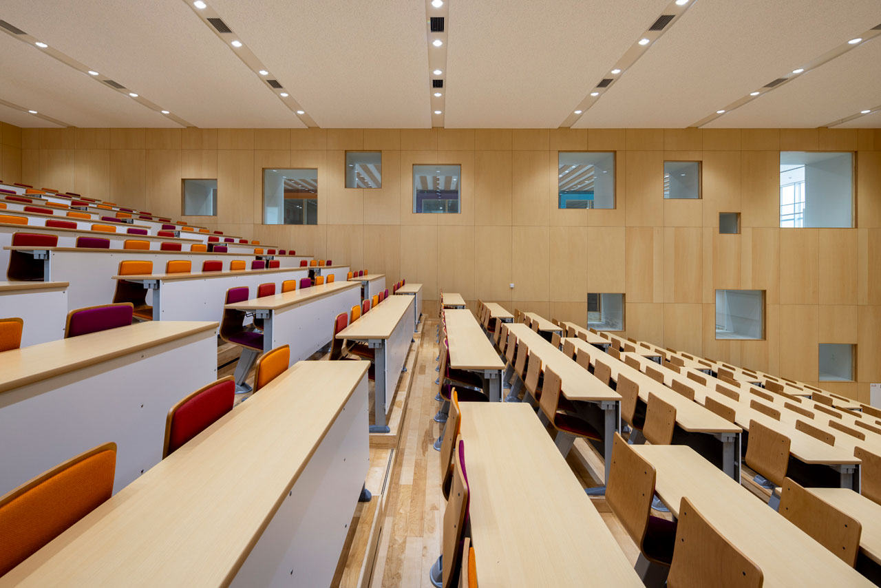 Grand Lecture Hall, Yasuda Girls' Junior & Senior High School｜KOTOBUKI ...