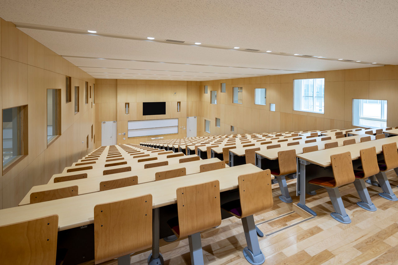 Grand Lecture Hall, Yasuda Girls' Junior & Senior High School｜KOTOBUKI ...