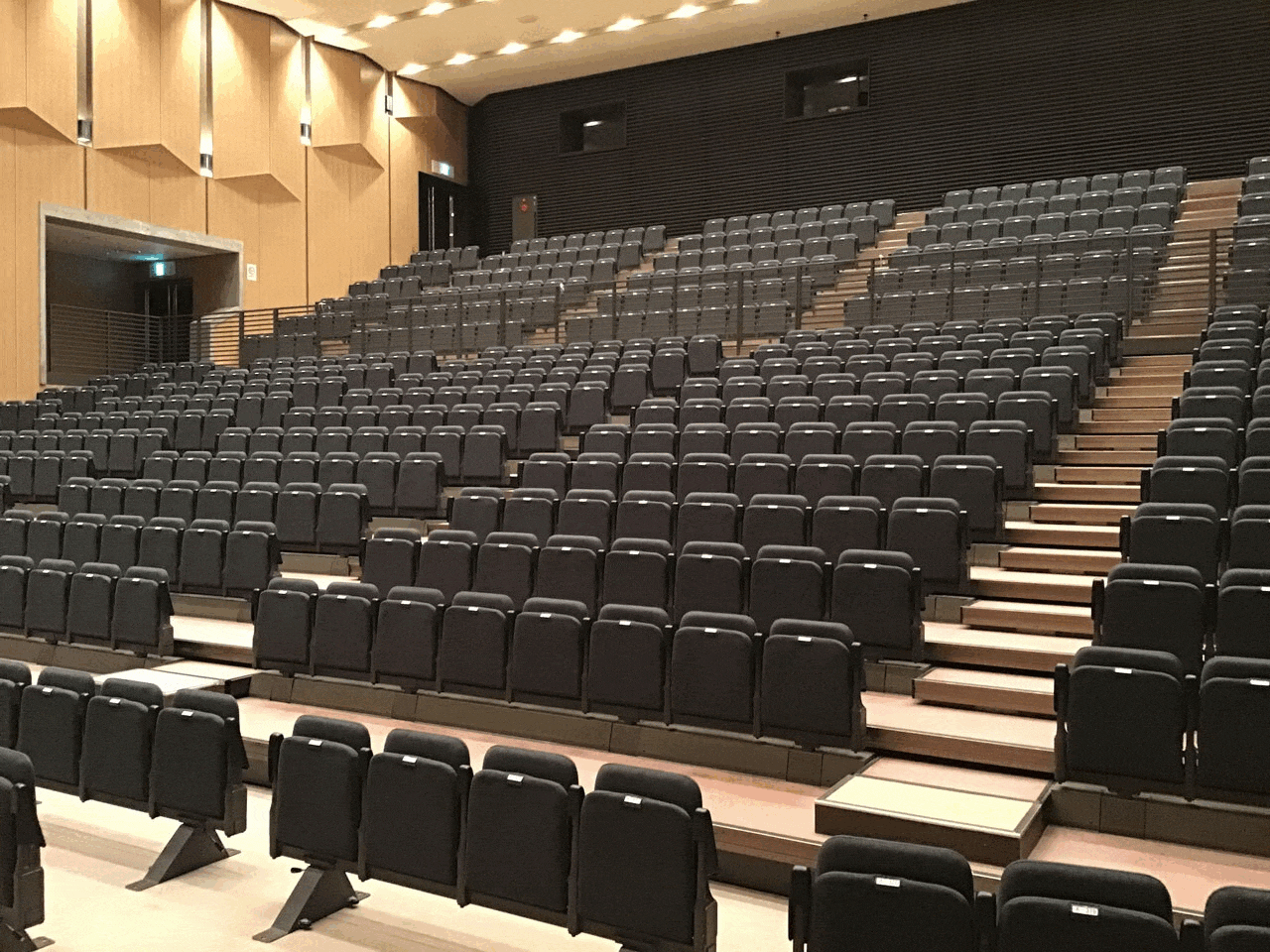 Ishii Fuji Hall, Ishii-cho Central Community Center｜KOTOBUKI SEATING
