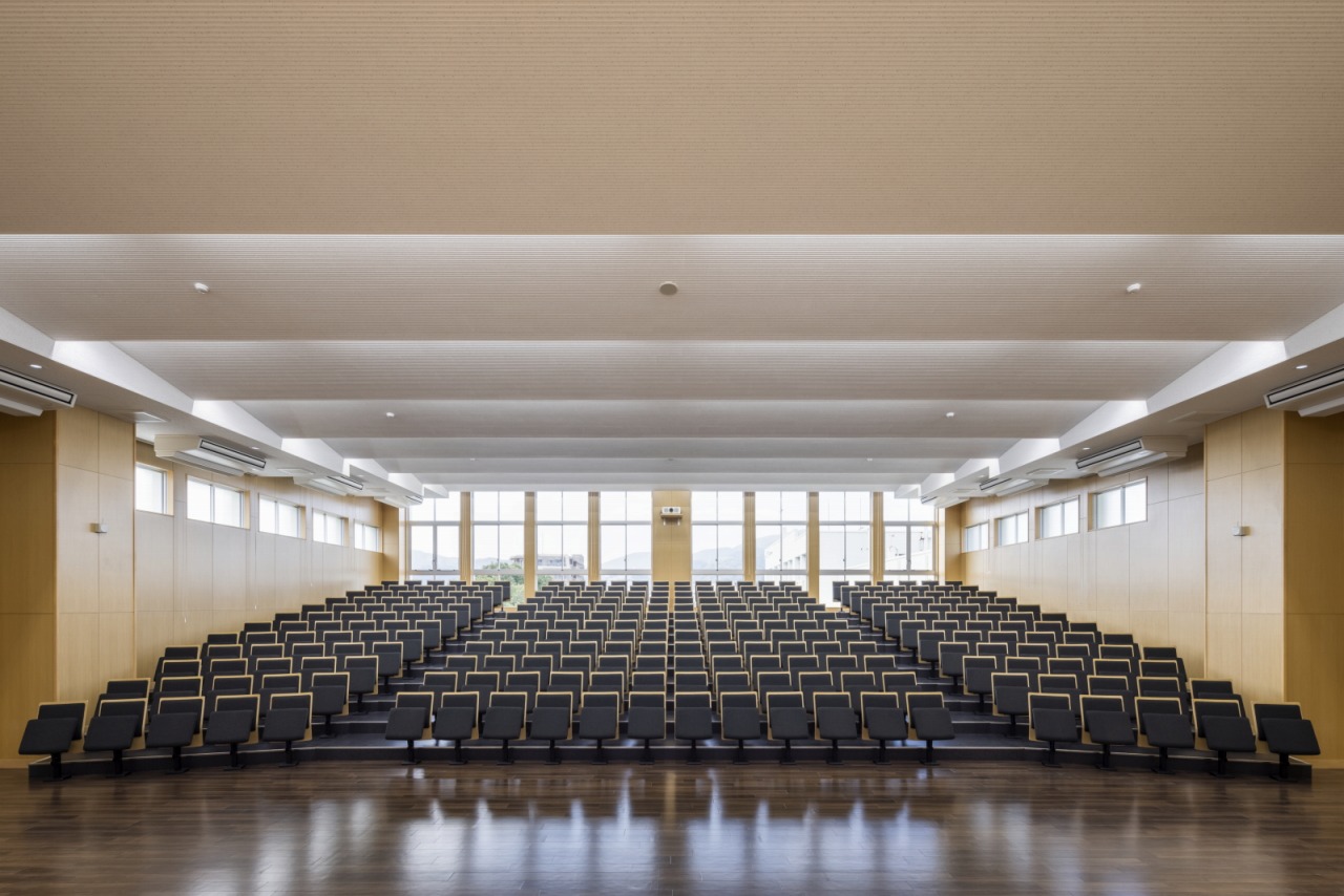 Peter Hall, Nagasaki Nanzan Junior and Senior High School East School ...